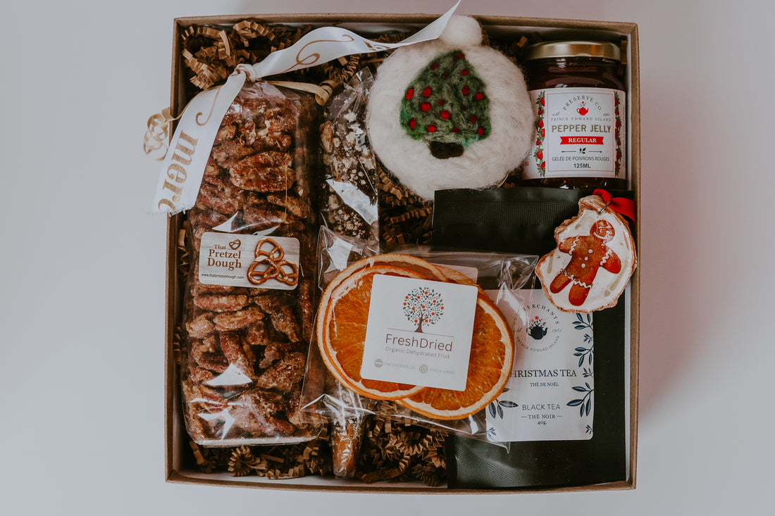 Holly Jolly Mistletoe – Three Little Oaks Gift Co.